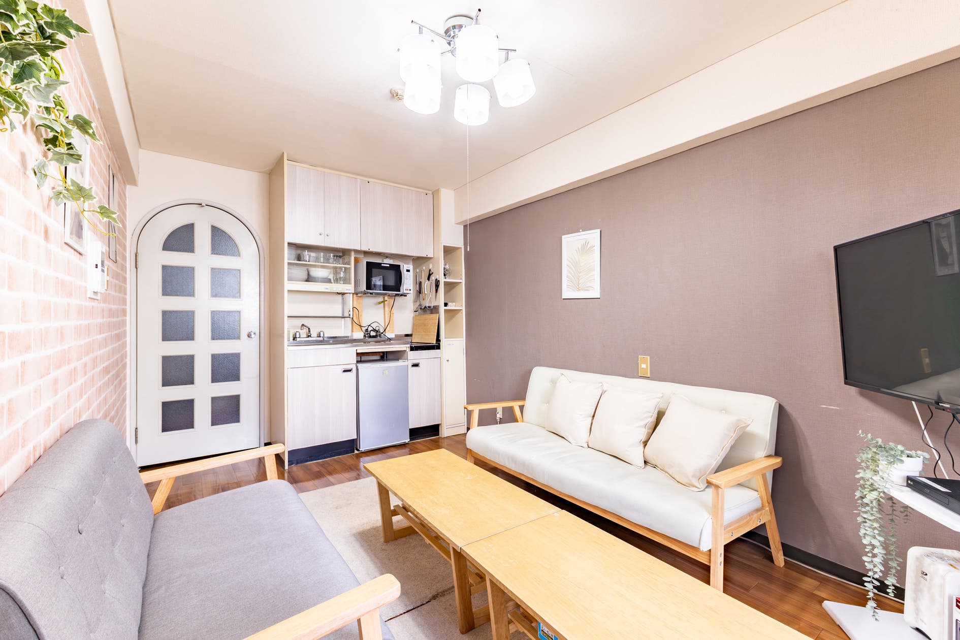 <KT9>面倒なオプション料金なし⇒ゴミ捨て、タコ焼き器、ネット無料！なんば駅近♪ コンビニ0分★オーブンレンジ&キッチンあり！の写真6