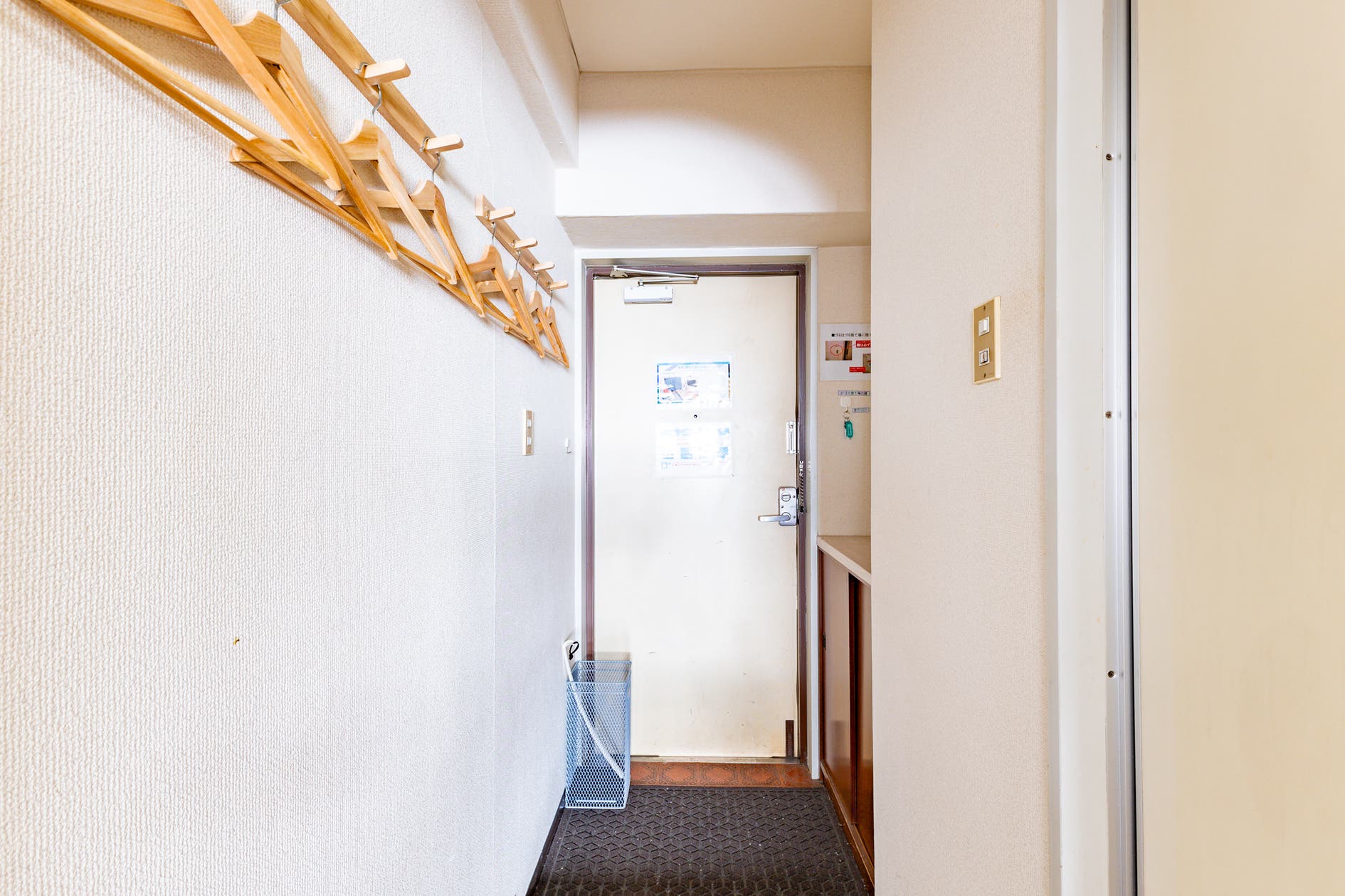 <KT9>面倒なオプション料金なし⇒ゴミ捨て、タコ焼き器、ネット無料！なんば駅近♪ コンビニ0分★オーブンレンジ&キッチンあり！の写真9