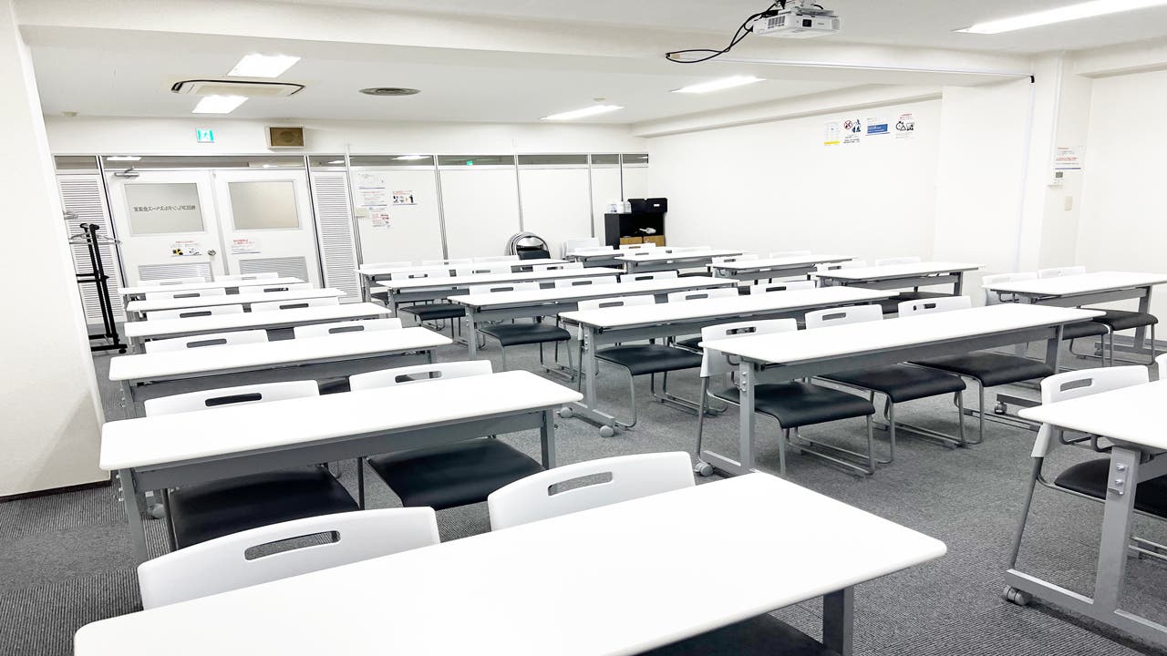 梅田繁華街より徒歩1分 便利な立地で42人着席可能セミナー会議に利用可能なスペース Wi-Fi プロジェクター無料貸出の写真4