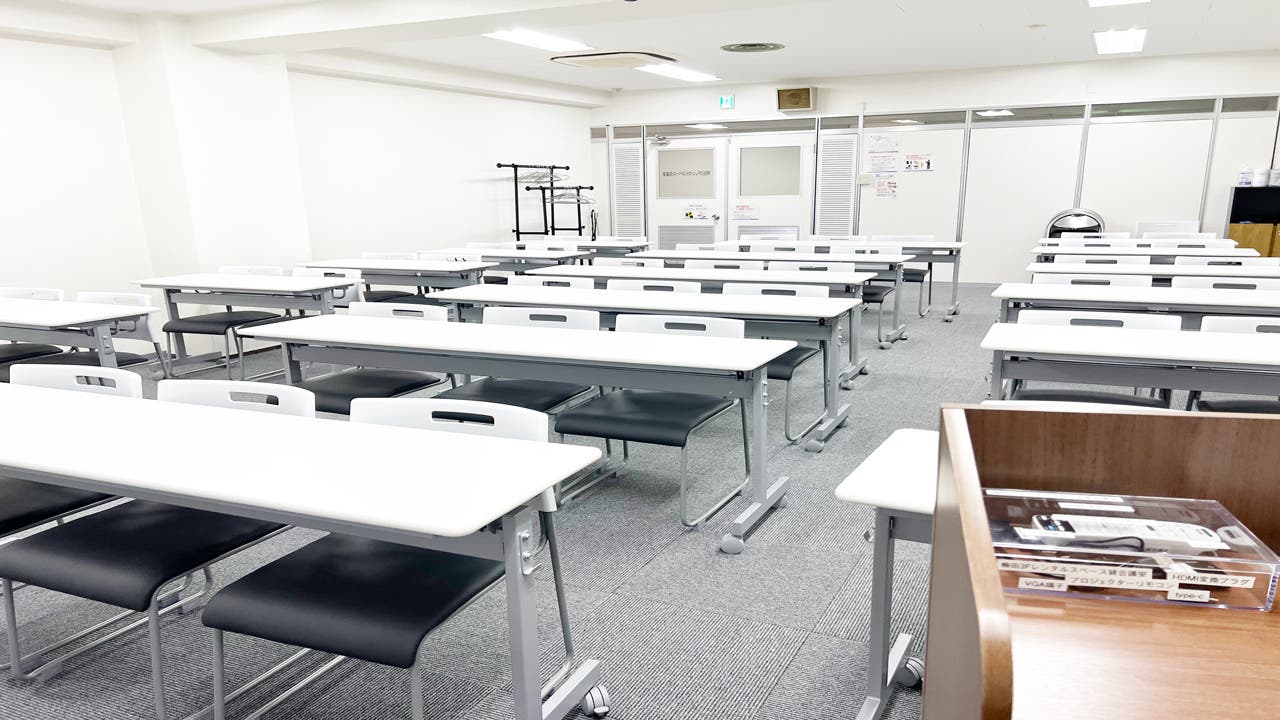 梅田繁華街より徒歩1分 便利な立地で42人着席可能セミナー会議に利用可能なスペース Wi-Fi プロジェクター無料貸出の写真5