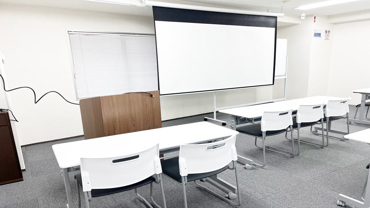 梅田繁華街より徒歩1分 便利な立地で42人着席可能セミナー会議に利用可能なスペース Wi-Fi プロジェクター無料貸出の写真6