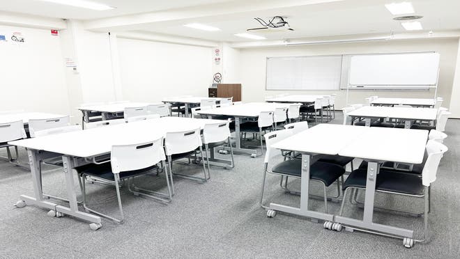 梅田繁華街より徒歩1分 便利な立地で42人着席可能セミナー会議に利用可能なスペース Wi-Fi プロジェクター無料貸出の写真9