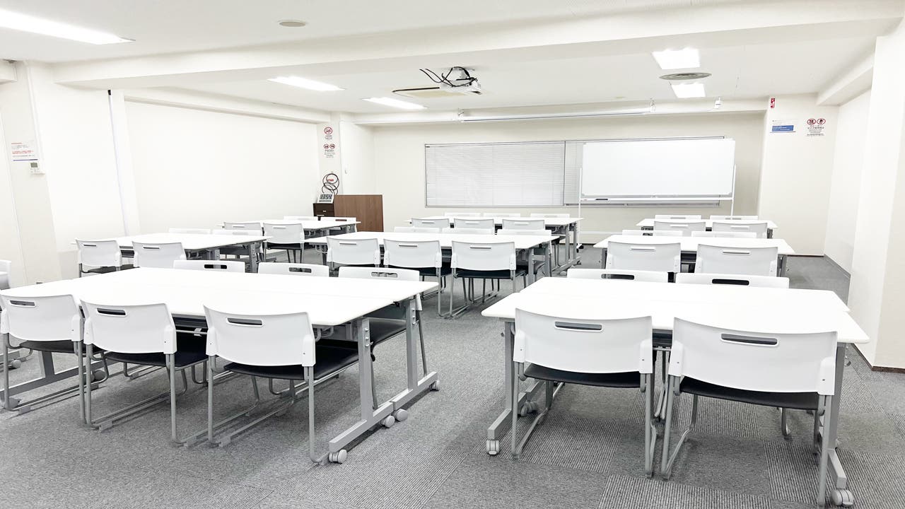 梅田繁華街より徒歩1分 便利な立地で42人着席可能セミナー会議に利用可能なスペース Wi-Fi プロジェクター無料貸出の写真11