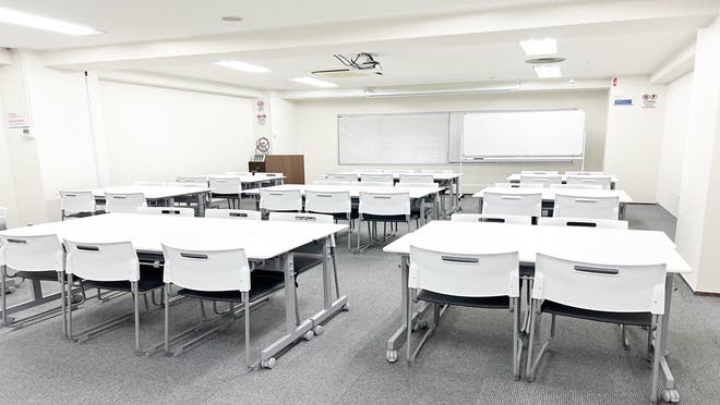 梅田繁華街より徒歩1分 便利な立地で42人着席可能セミナー会議に利用可能なスペース Wi-Fi プロジェクター無料貸出の写真11
