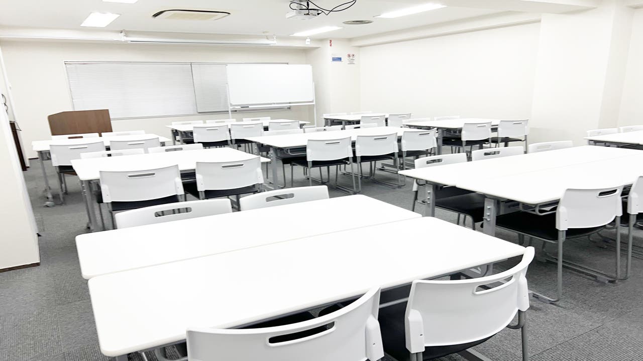 梅田繁華街より徒歩1分 便利な立地で42人着席可能セミナー会議に利用可能なスペース Wi-Fi プロジェクター無料貸出の写真15