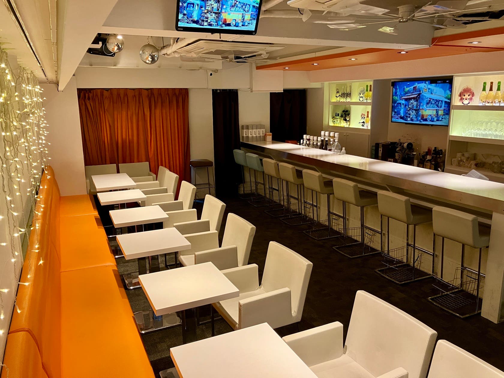 恵比寿駅徒歩2分c カラオケ/ミニステージあり♪清潔感のあるカフェスペースでイベント/パーティー/オフ会/会議まで多様な用途に♪の写真1