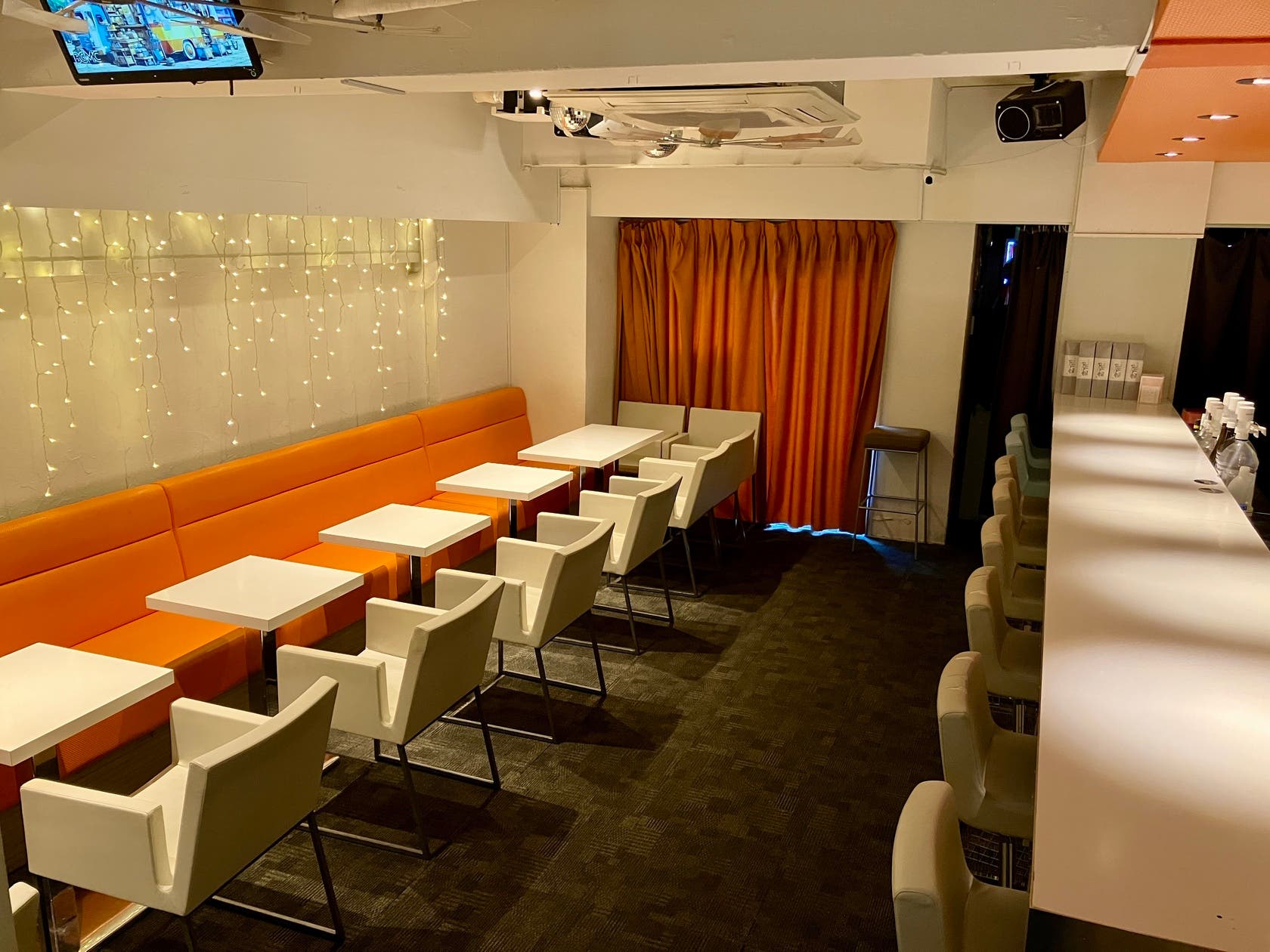 恵比寿駅徒歩2分c カラオケ/ミニステージあり♪清潔感のあるカフェスペースでイベント/パーティー/オフ会/会議まで多様な用途に♪の写真3