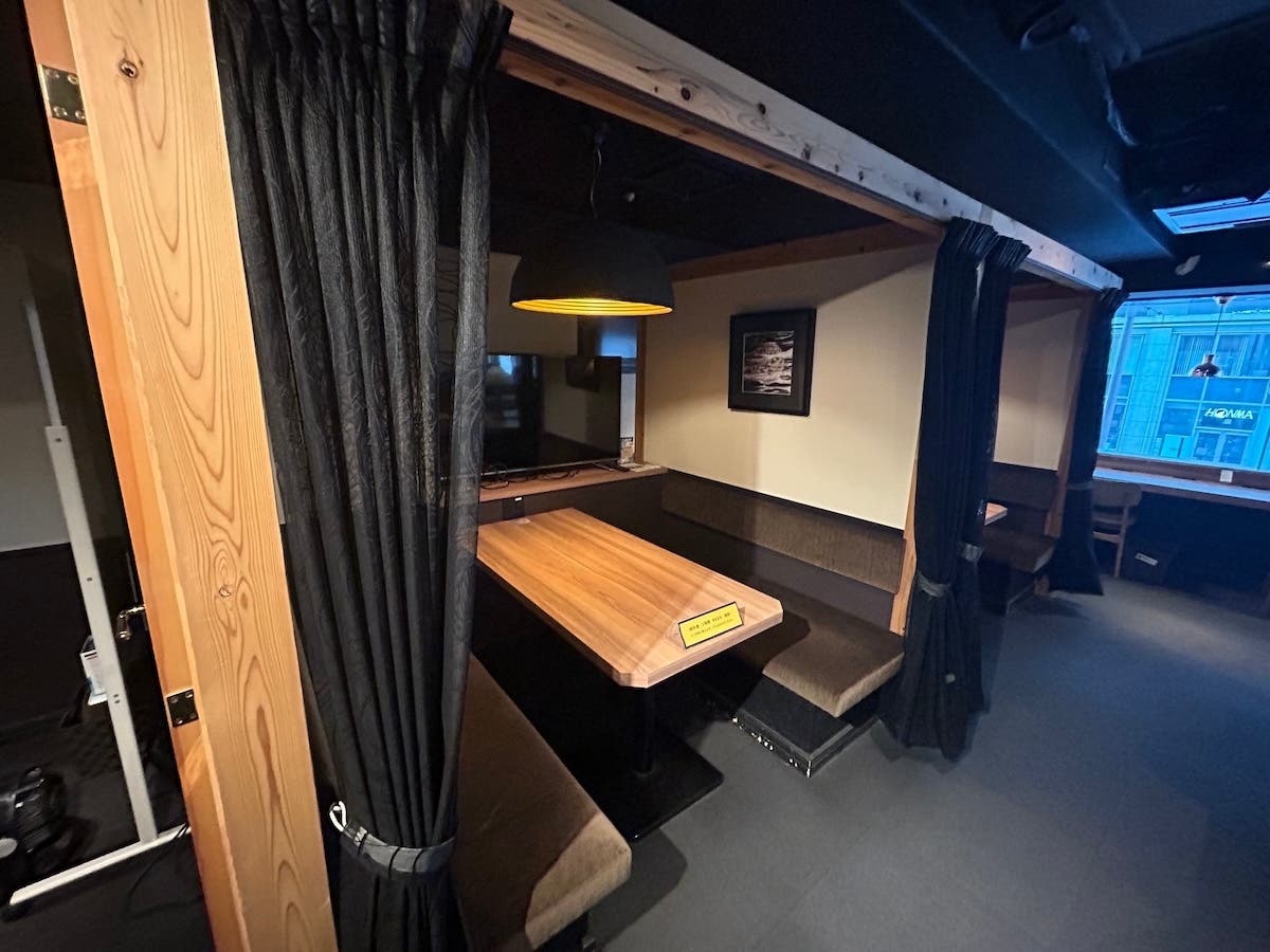 【1～4名BOX席】新橋駅徒歩1分！フリードリンク/モニター/Wi-Fi/充電器/テレワークやWeb会議に最適の写真3