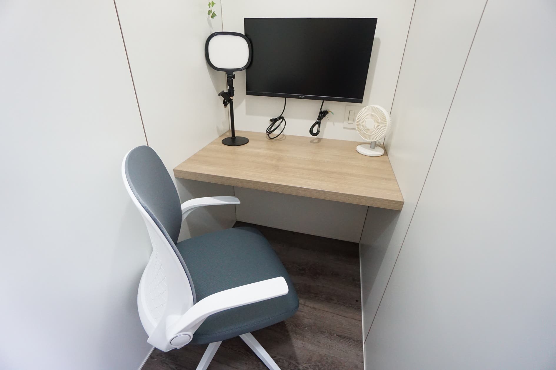 ＜ワークブース南森町No.2＞大阪天満宮駅徒歩3分🚃1人用完全個室🚪Wi-Fi📶モニター🖥電源🔌⚡️テレワーク/面接/自習の写真1