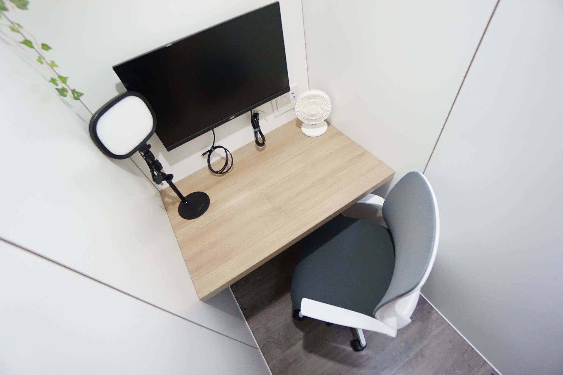 ＜ワークブース南森町No.2＞大阪天満宮駅徒歩3分🚃1人用完全個室🚪Wi-Fi📶モニター🖥電源🔌⚡️テレワーク/面接/自習の写真5