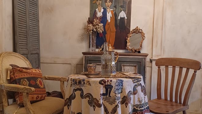 ホワイトを貴重としたアンティーク空間の写真2