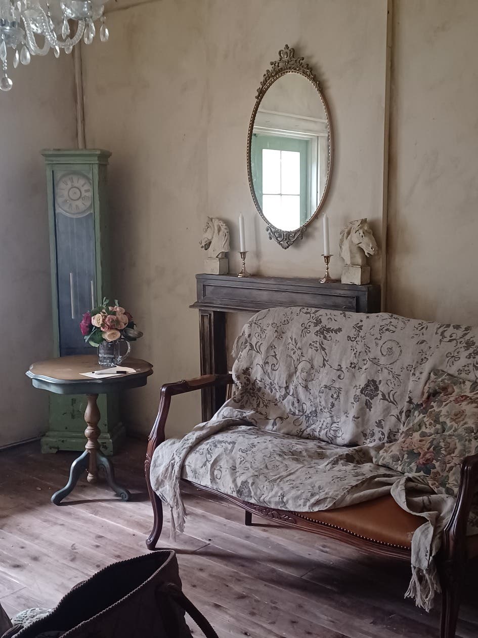 ホワイトを貴重としたアンティーク空間の写真11