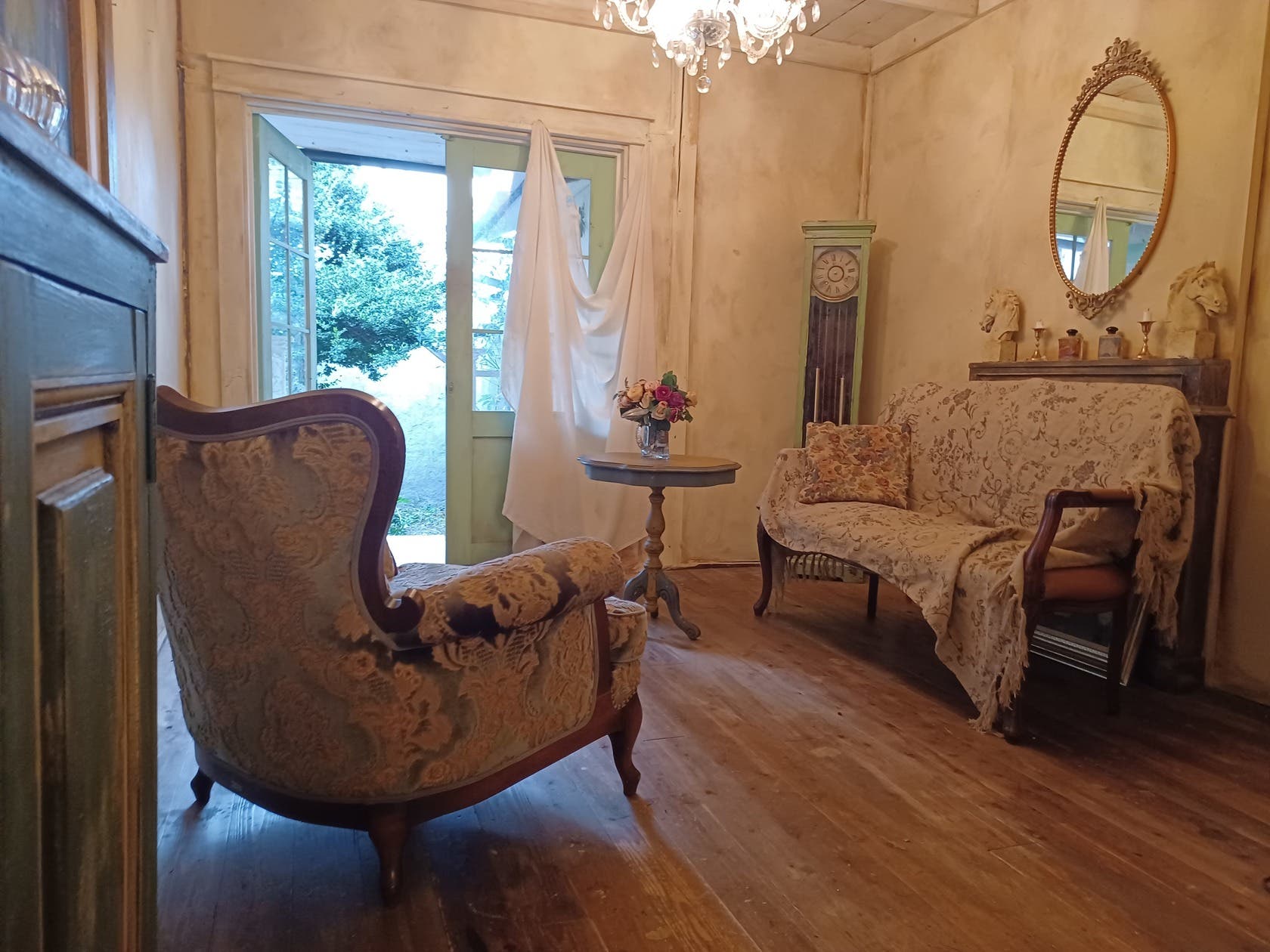 ホワイトを貴重としたアンティーク空間の写真16