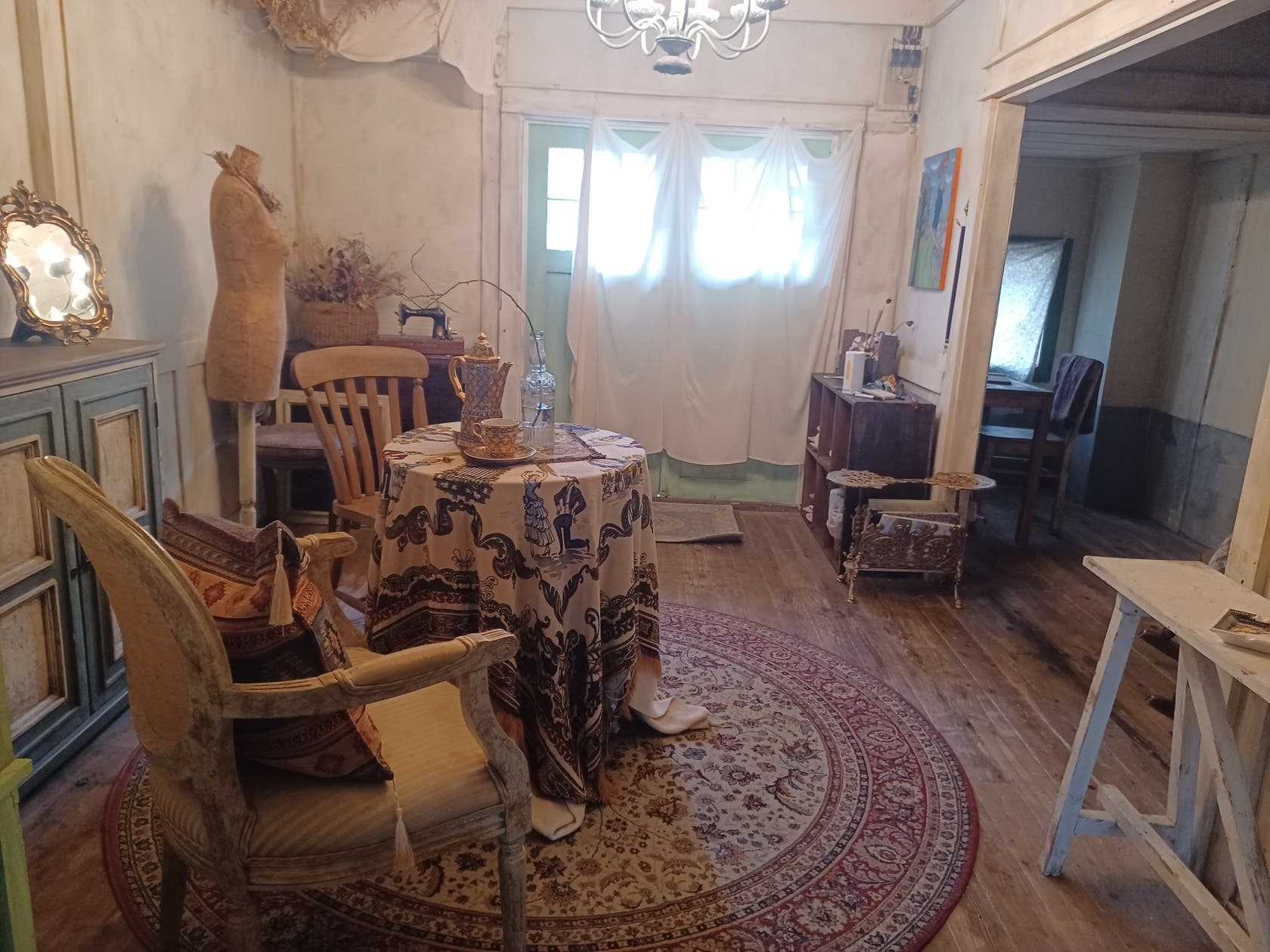 ホワイトを貴重としたアンティーク空間の写真13