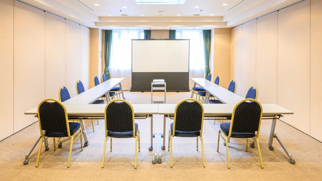 41㎡の広さがある中規模スペースで、シアター形式で最大30名、スクールで24名まで利用できます。の写真1