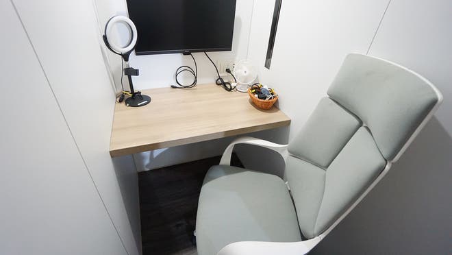 <ワークブース茨木市駅前No.1>駅直結施設内🏬1人用完全個室🚪Wi-Fi📶モニター🖥電源🔌⚡️テレワーク/面接/自習/作業の写真1