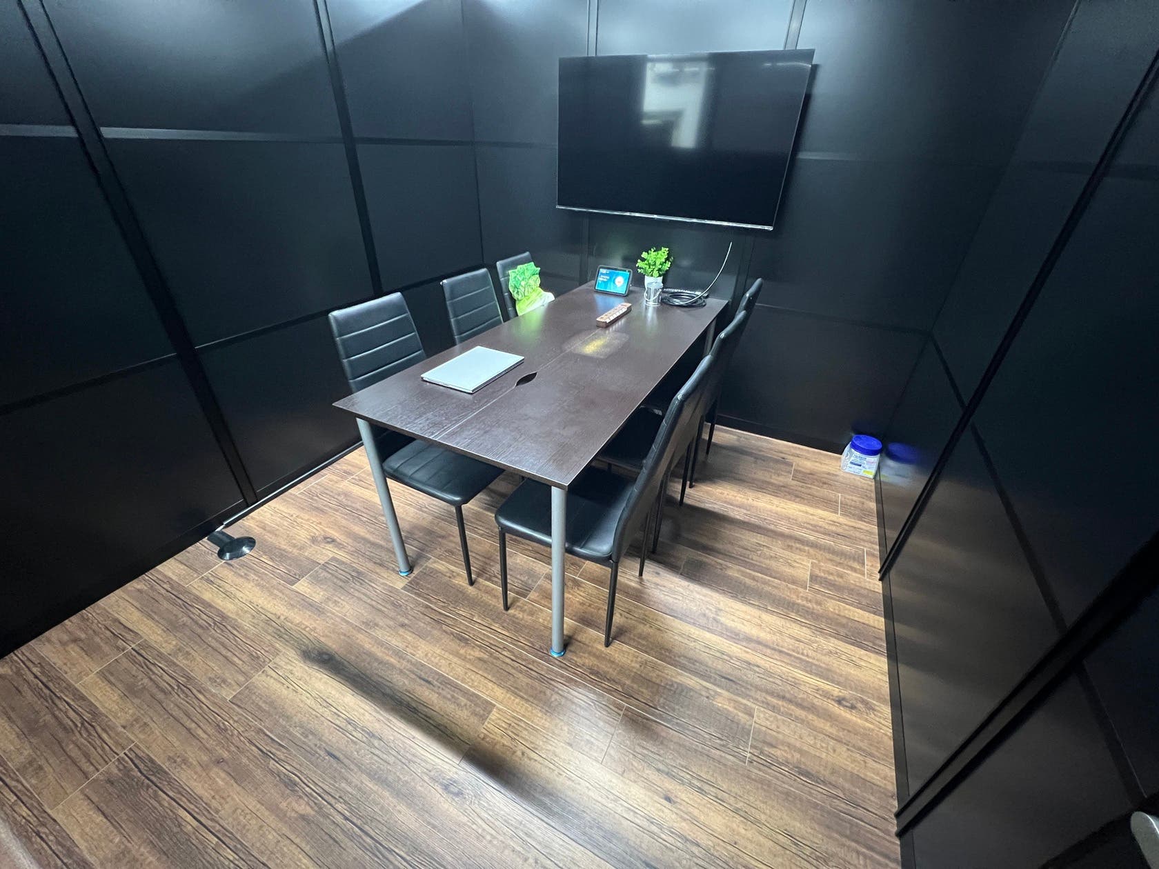 [湯島駅2分/御徒町駅5分][4路線5駅利用可]アクセス抜群！最大6名 防犯カメラ無し wifi有 男女別トイレ有の写真1