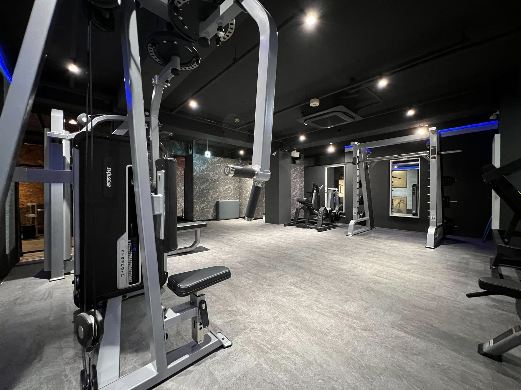 【淵野辺駅1分】マシン・フリーウェイト設備！の写真2