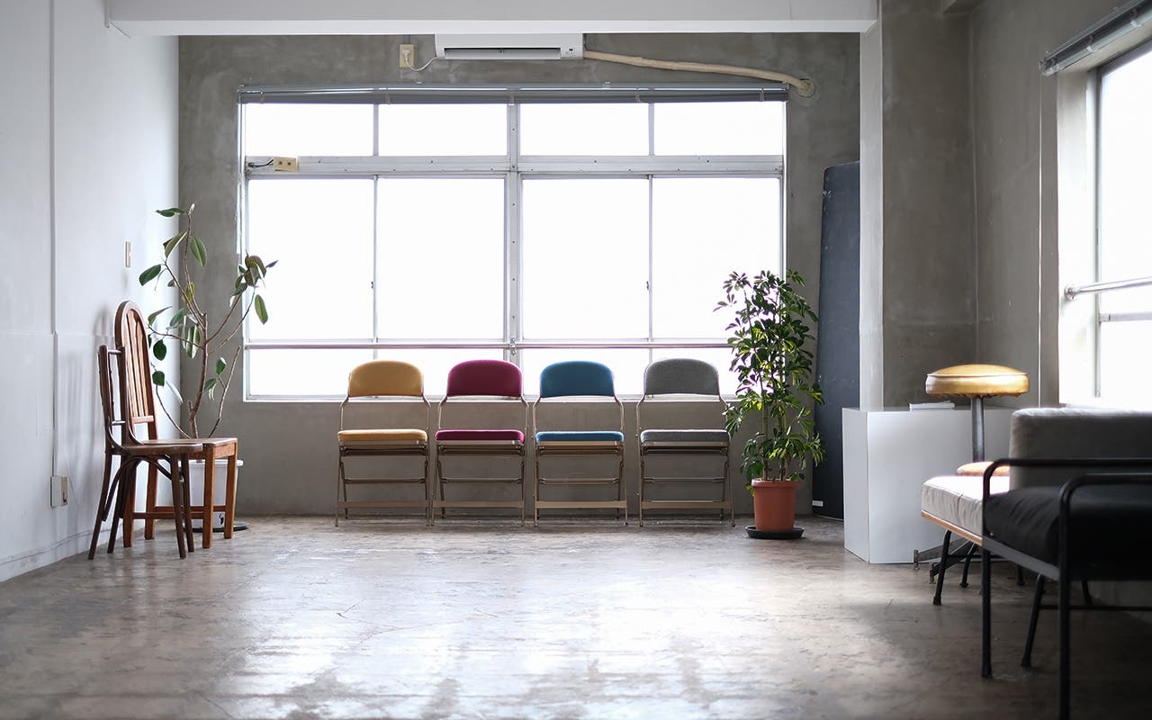 優しい自然光が入るヴィンテージビル内のインダストリアルな空間！LED＆ストロボなど無料で使える照明機材も充実！！の写真9