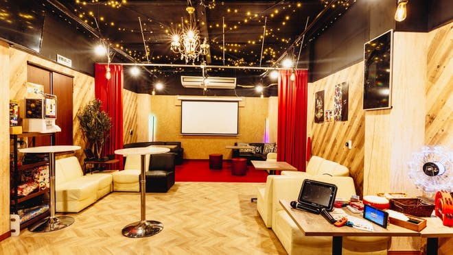 【川崎駅から徒歩5分】GORAKU BAR川崎店カラオケ/ダーツ付きパーティスペースの写真1