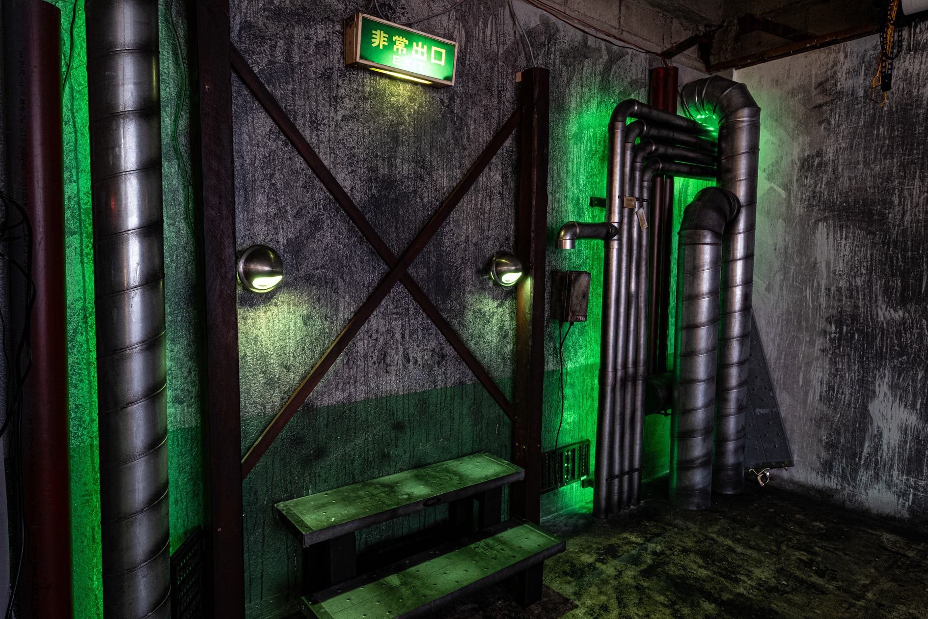 【ストロボ無料レンタル】アメリカンガレージ/廃墟/工場/サイバーパンク/スモークマシン/レトロの写真4