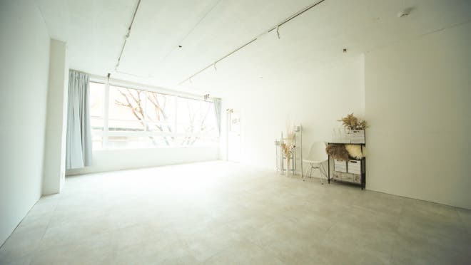 【3F】新浜松駅から徒歩8分!自然光・背景紙撮影ができるシンプルで使いやすいスタジオの写真3