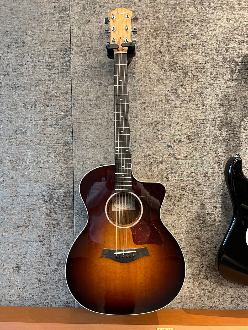 エレクトリックアコースティックギター（Taylor）の画像1