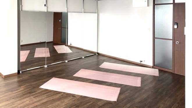 【靱公園1分・本町駅1分・肥後橋駅9分】全面大窓から街並を眺めながらヨガ・ダンス・動画・写真撮影を楽しめるレンタルスタジオの写真1