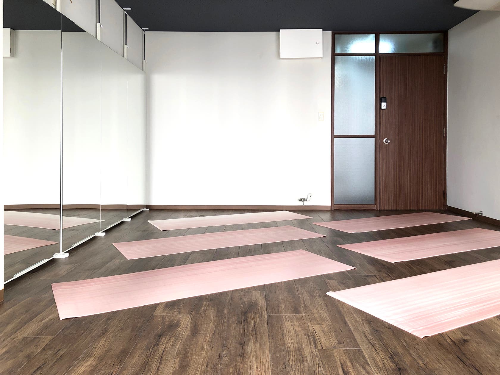 【靱公園1分・本町駅1分・肥後橋駅9分】全面大窓から街並を眺めながらヨガ・ダンス・動画・写真撮影を楽しめるレンタルスタジオの写真11