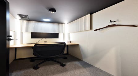 ROOM L 10