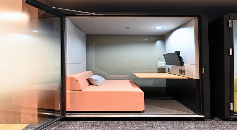 ROOM R 03