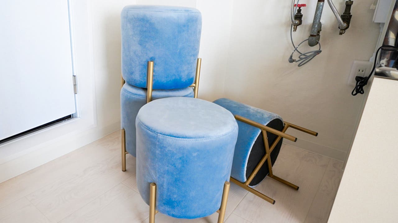 ⑨ラウンドスツール（４脚）の画像1