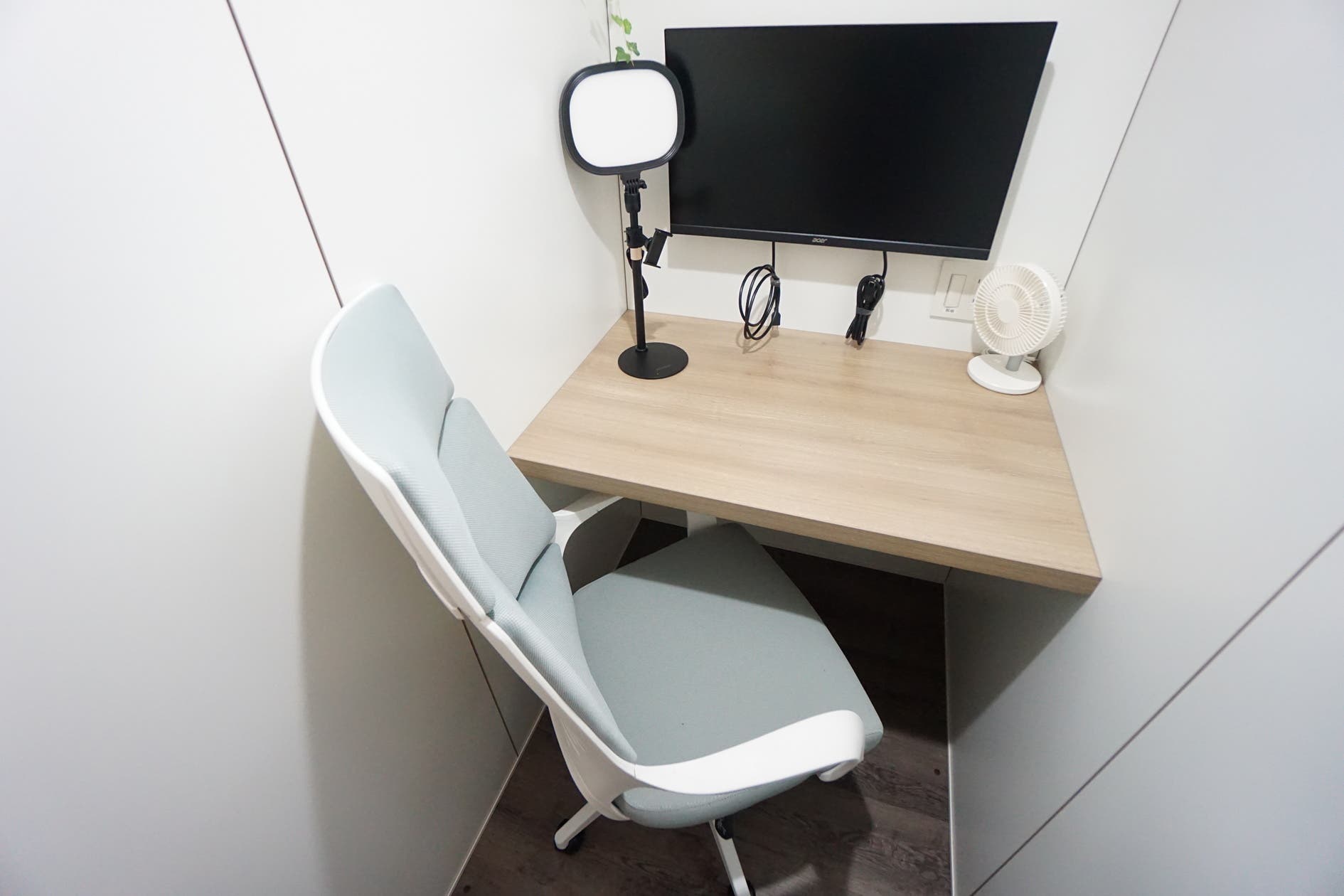 ＜ワークブース水道橋No.3＞水道橋駅徒歩2分🚃1人用完全個室🚪Wi-Fi📶モニター🖥電源🔌⚡️テレワーク/面接/自習の写真1