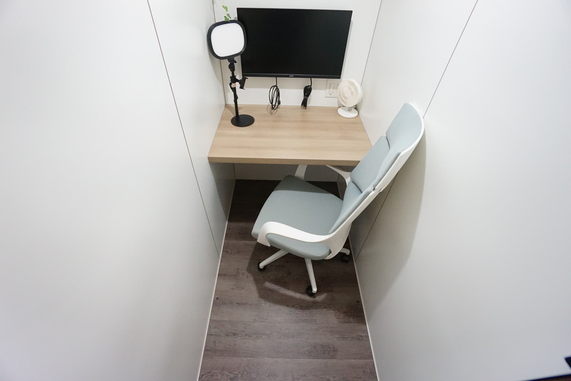 ＜ワークブース水道橋No.3＞水道橋駅徒歩2分🚃1人用完全個室🚪Wi-Fi📶モニター🖥電源🔌⚡️テレワーク/面接/自習の写真4