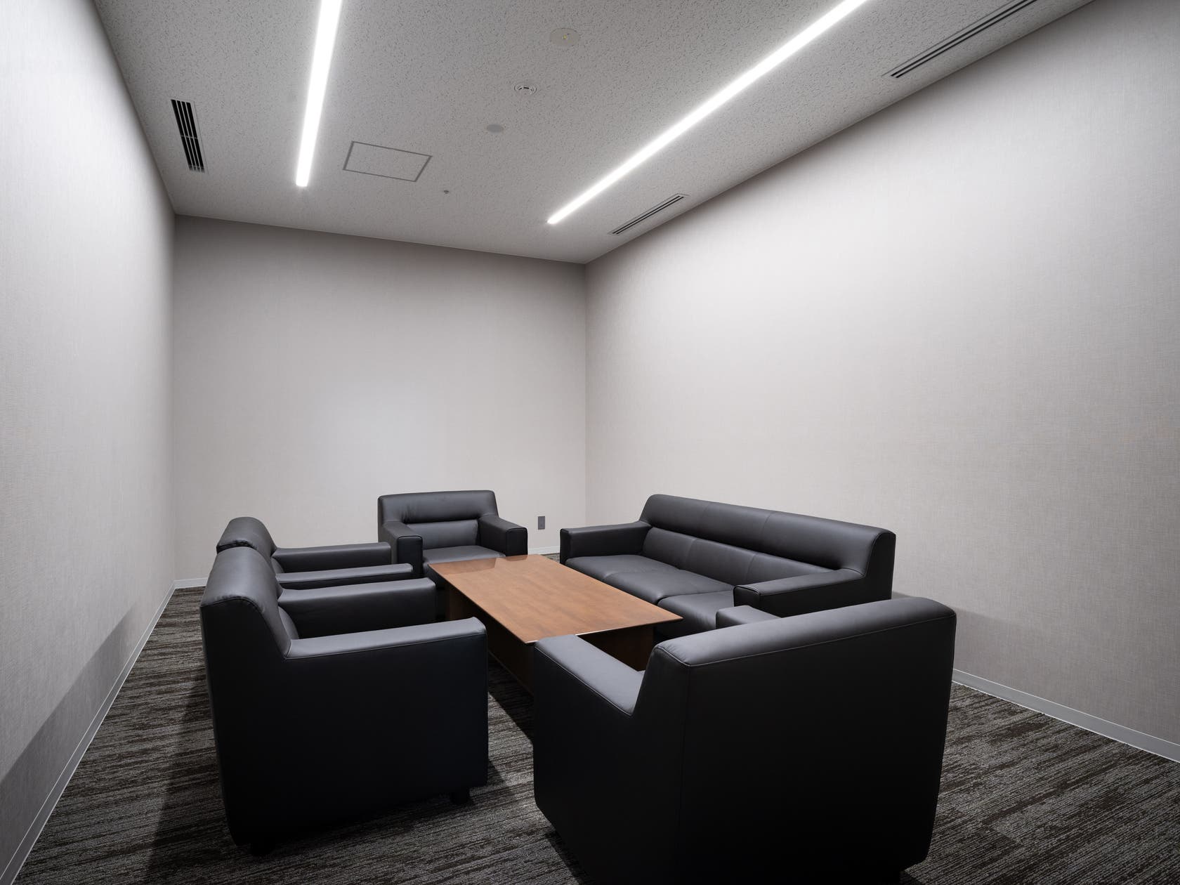 【地下鉄仙台駅 徒歩5分】7席着席可/光回線高速WiFi/有人スタッフ/飲食可/貸し会議室 [Room(7)]の写真1