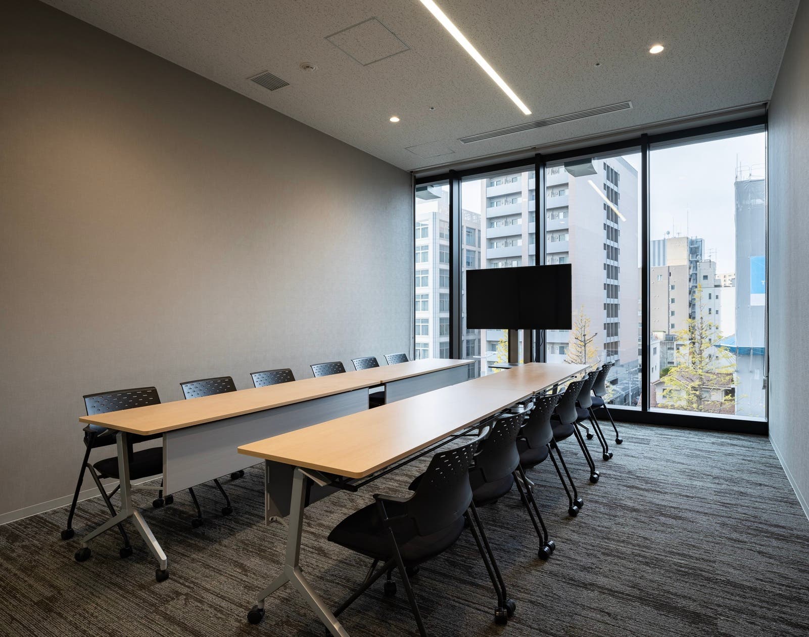 【地下鉄仙台駅 徒歩5分】12席着席可/光回線高速WiFi/有人スタッフ/飲食可/貸し会議室 [Room(1)]の写真1