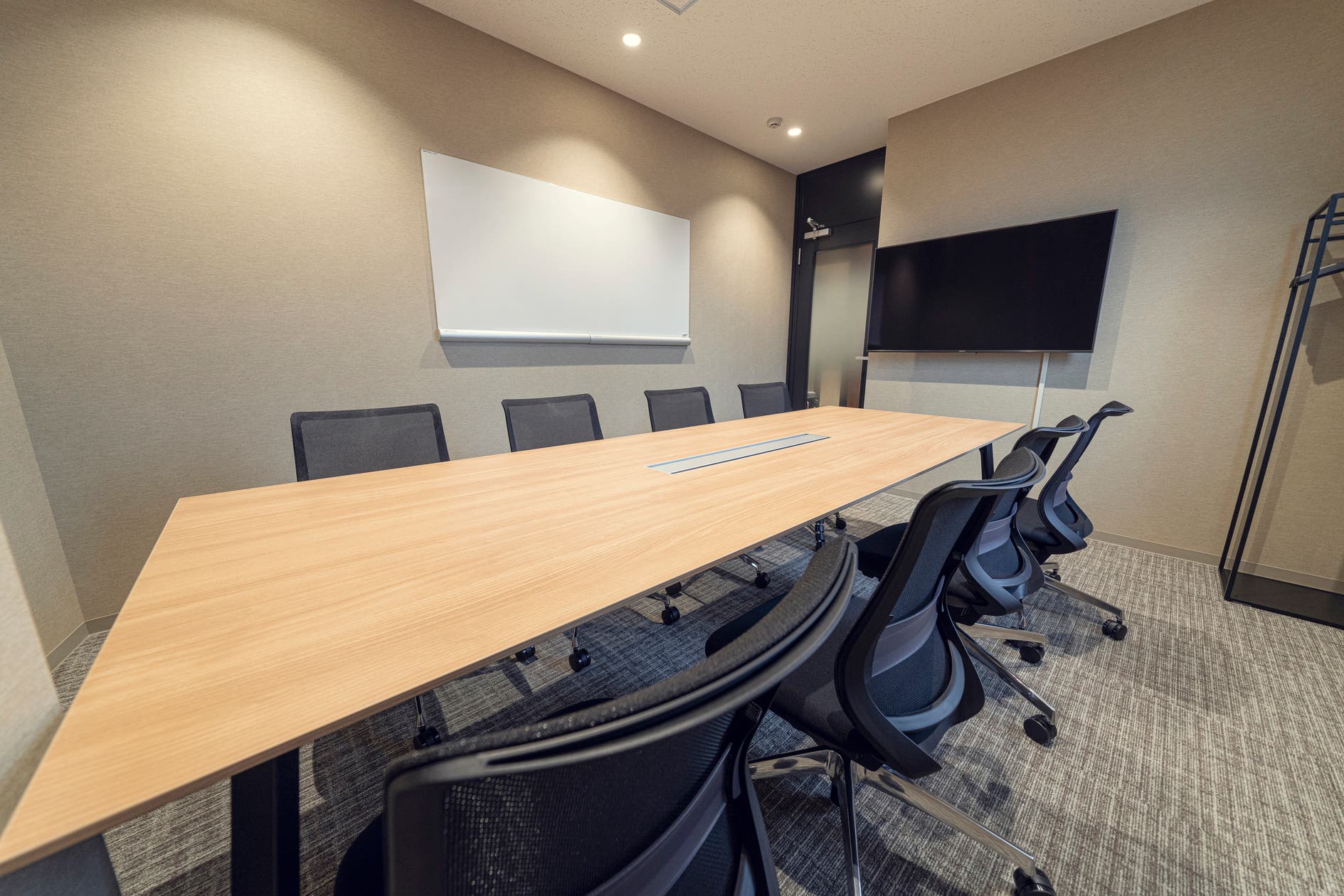 会議室 03(8名)の写真1