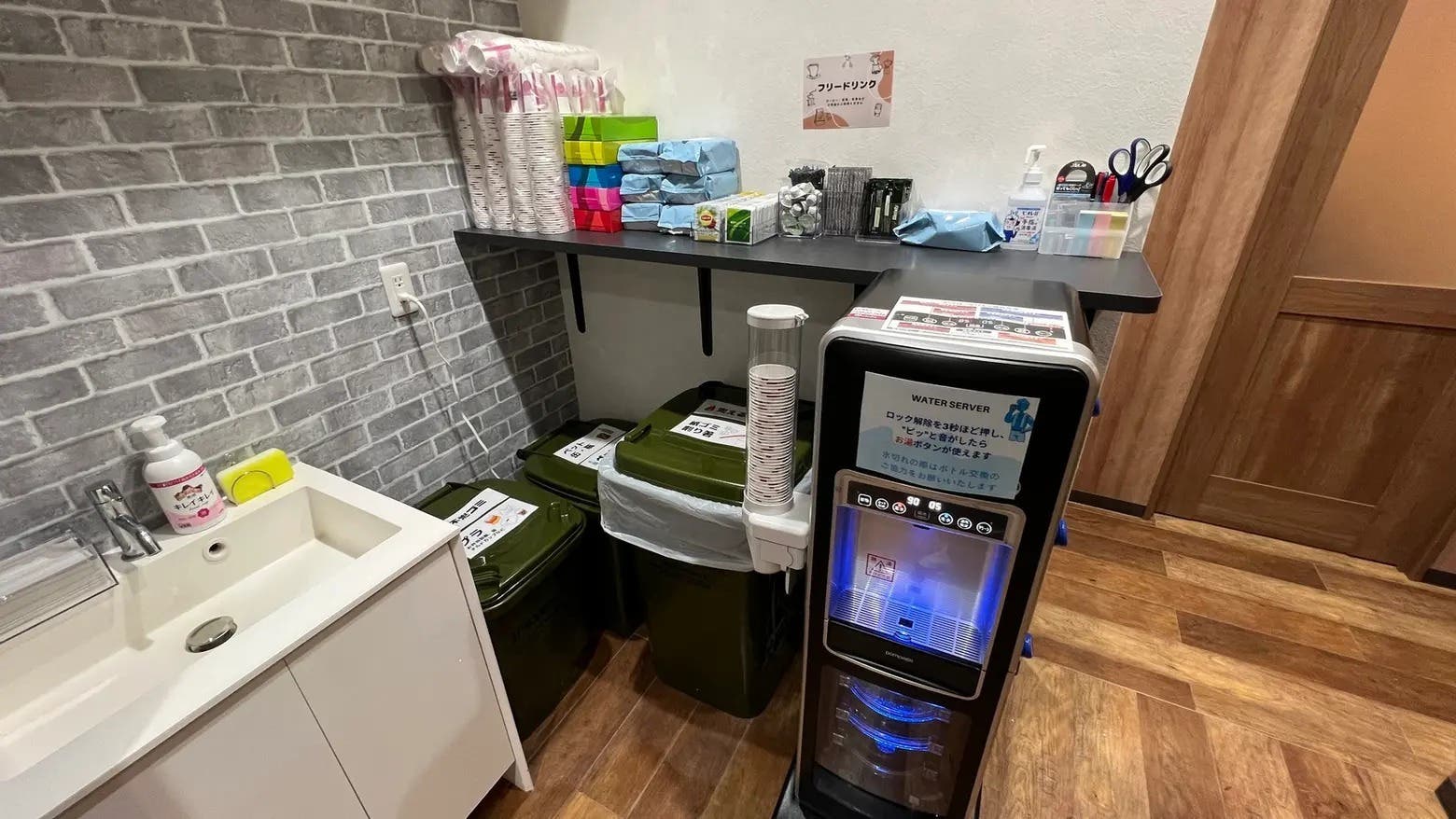 【1名用完全個室／1時間500円】赤坂見附駅から徒歩20秒！＜ブース9＞の写真8