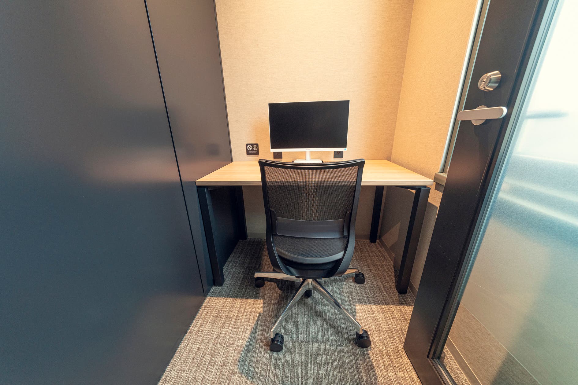 BOOTH 01(1名)の写真1