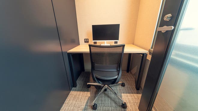 BOOTH 02(1名)の写真1