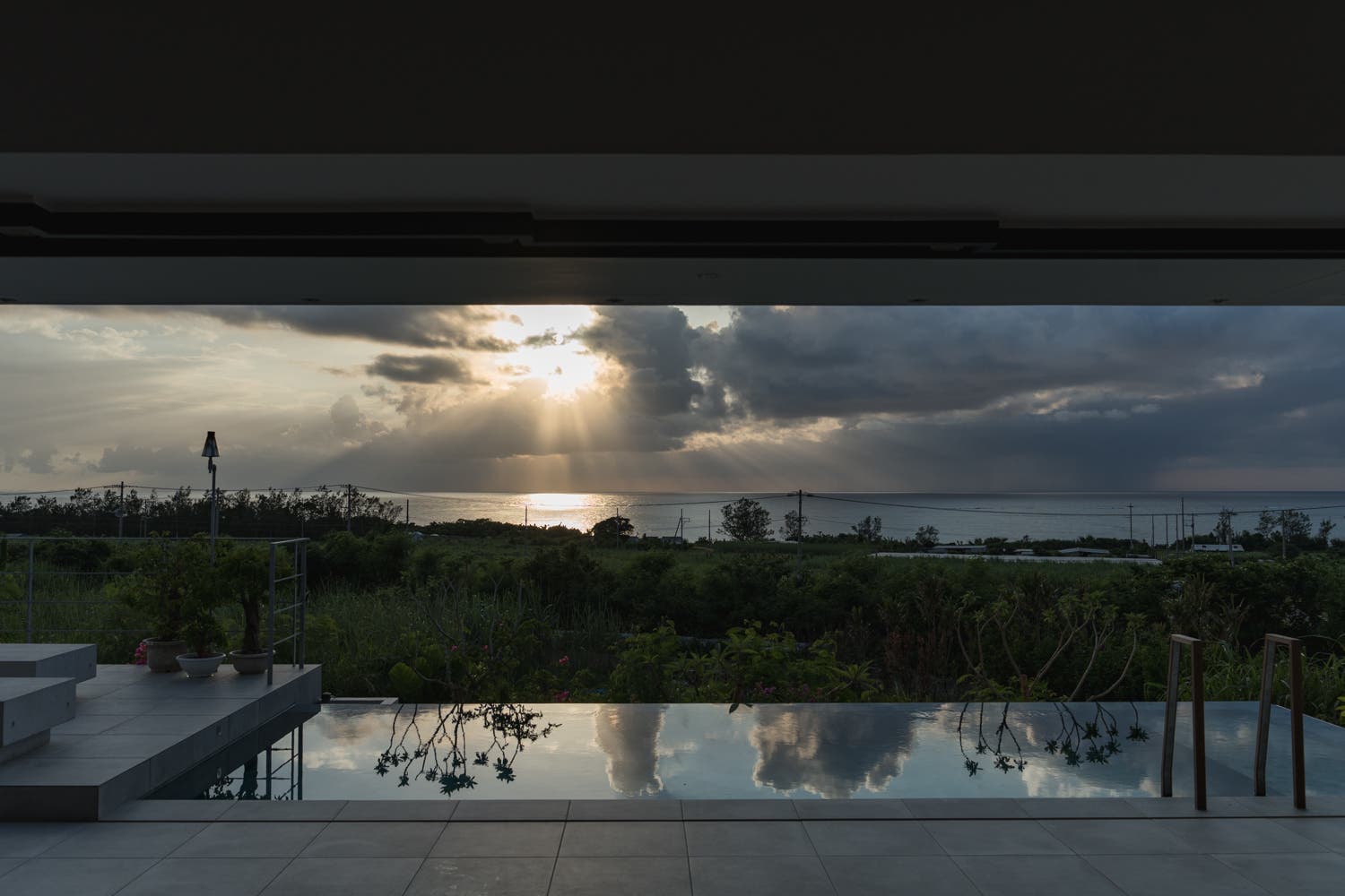 屋外ジャグジー/インフィニティプール/サウナ/自然を感じながら、刻々と移り変わる海の表情を楽しめるの写真13