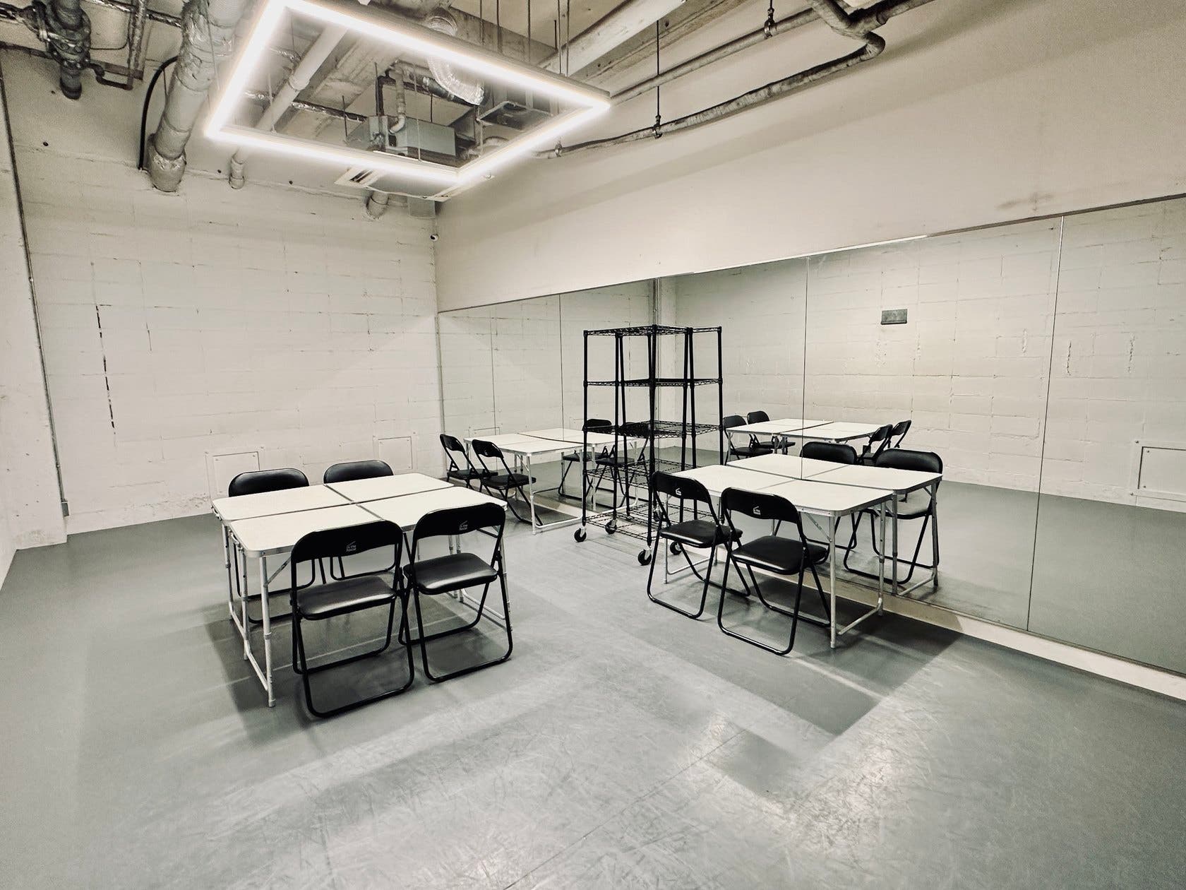 個室控室 中 (26㎡ / 別フロア)の画像1