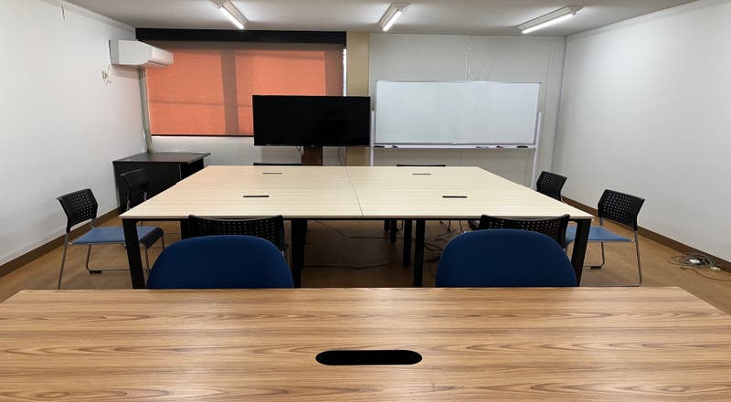 小規模でのイベントや会議・ワークスペースとして利用可！宅急便営業所と併設しているので手荷物の発送や受け取りにも対応できます！