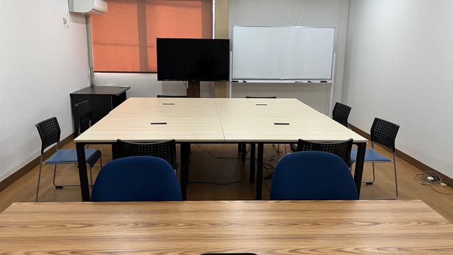 小規模でのイベントや会議・ワークスペースとして利用可!宅急便営業所と併設しているので手荷物の発送や受け取りにも対応できます!の写真1