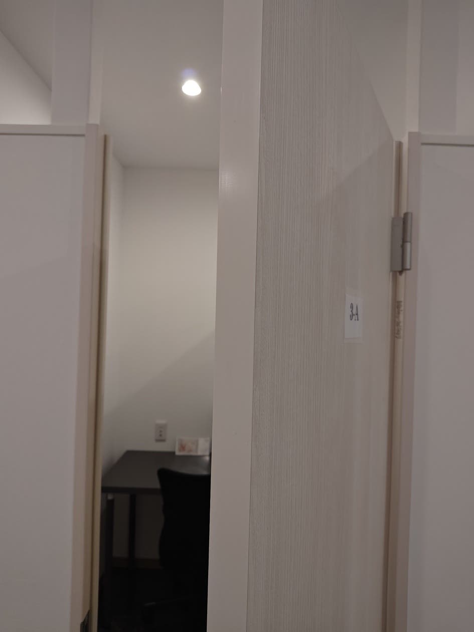 新小岩駅から徒歩４分　３階個室(A)　イヤホンを使用してZoom会議、リモート会議もOK。の写真8