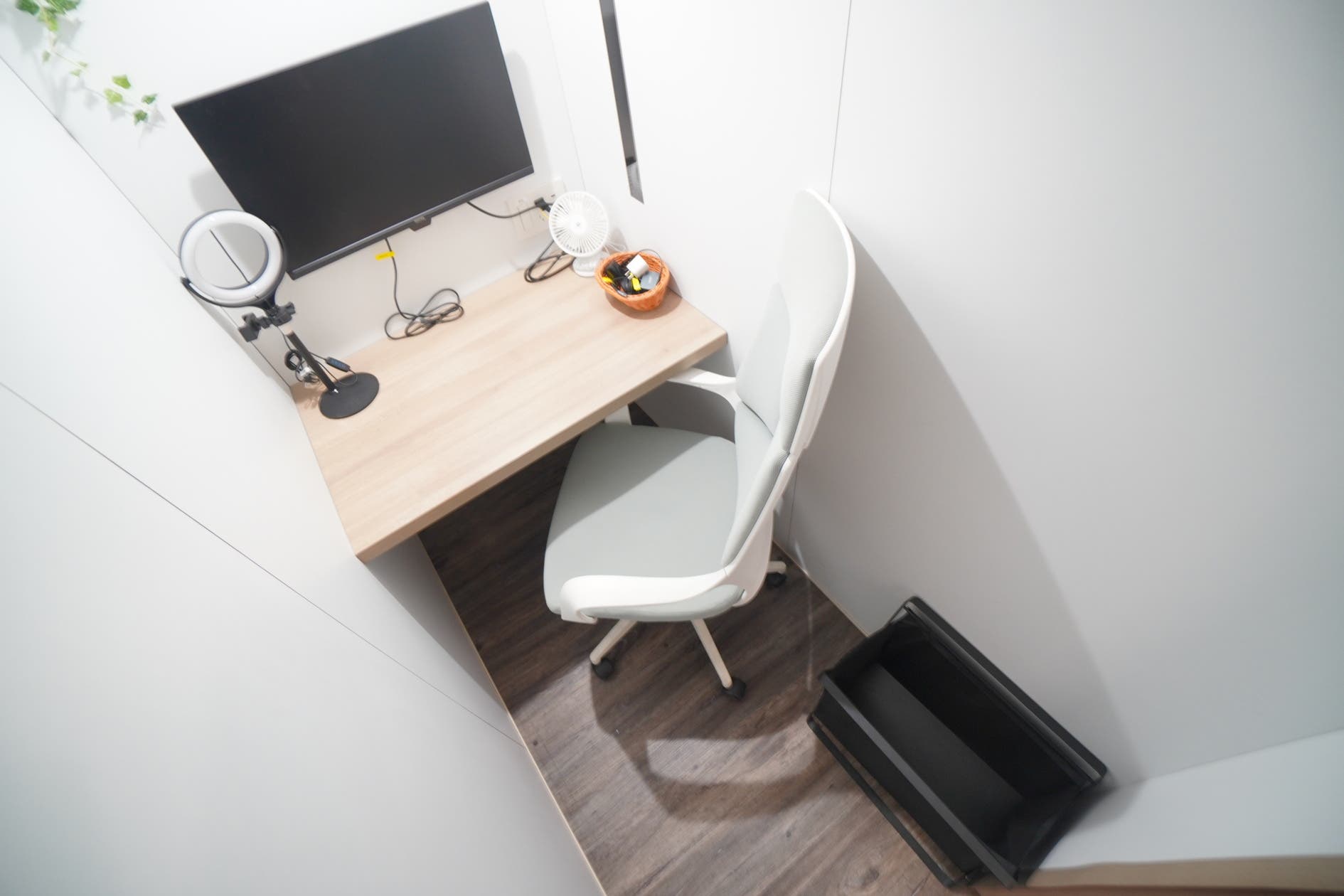 ＜ワークブース宝町No.5＞駅近人気エリア🚃完全個室💼Wi-Fi📶電源🔌テレワーク/ZOOM/自習/作業場所の写真5