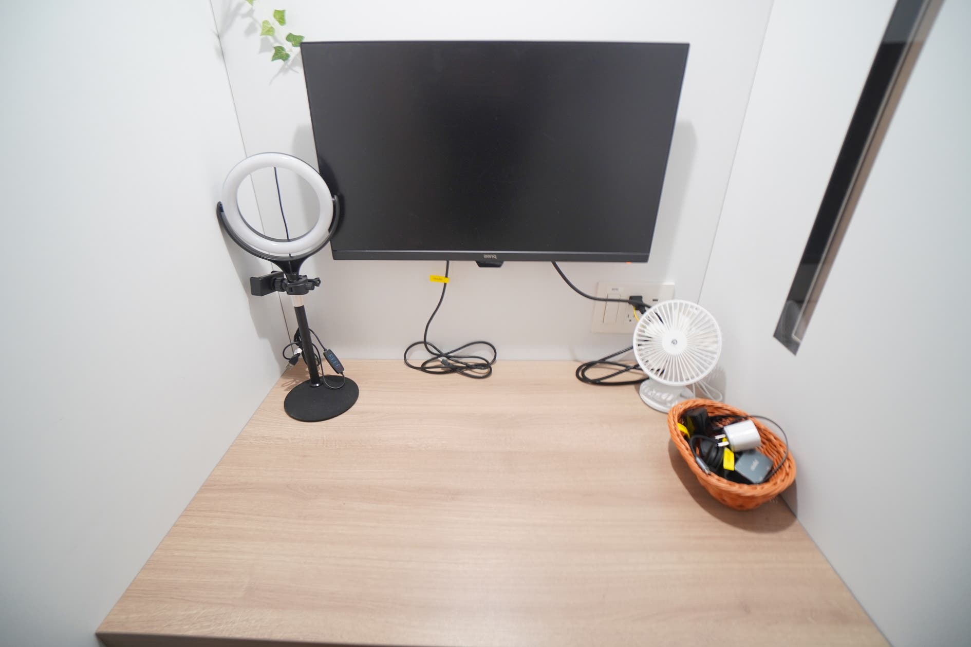 ＜ワークブース宝町No.6＞駅近人気エリア🚃完全個室💼Wi-Fi📶電源🔌テレワーク/ZOOM/自習/作業場所の写真4