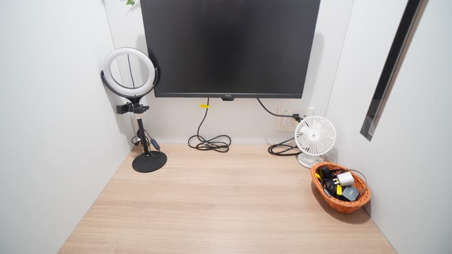 <ワークブース宝町No.6>駅近人気エリア🚃完全個室💼Wi-Fi📶電源🔌テレワーク/ZOOM/自習/作業場所の写真4