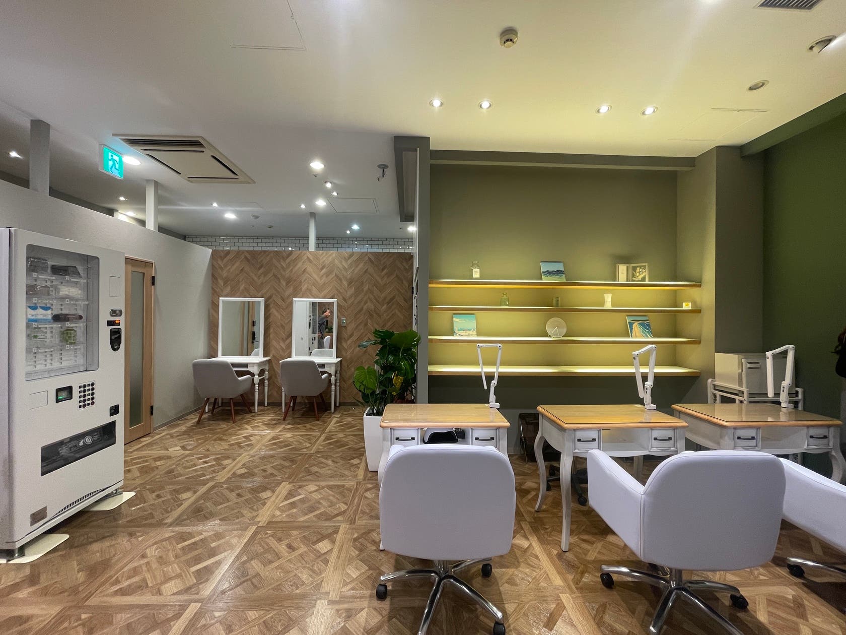 【天神VIORO 6F】 ネイル施術が利用可能なレンタルスペースの写真6