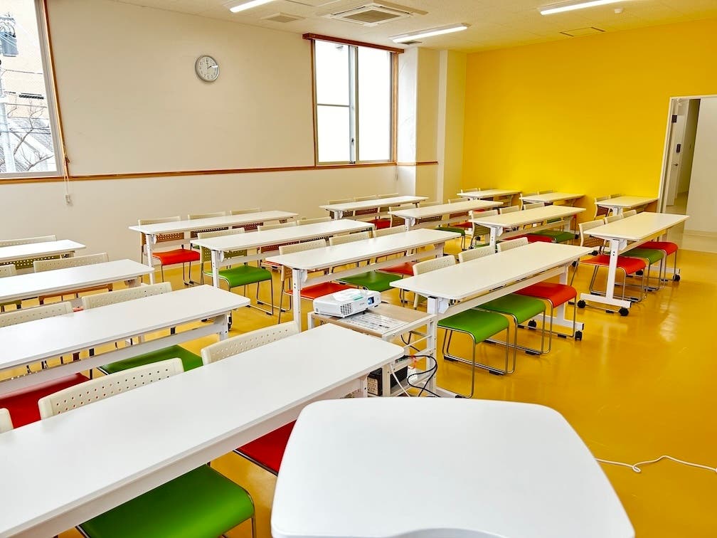 【壺川駅徒歩5分】定員４２＋α名！プロジェクター含む備品・高速Wi-Fi無料！壺川204会議室の写真4